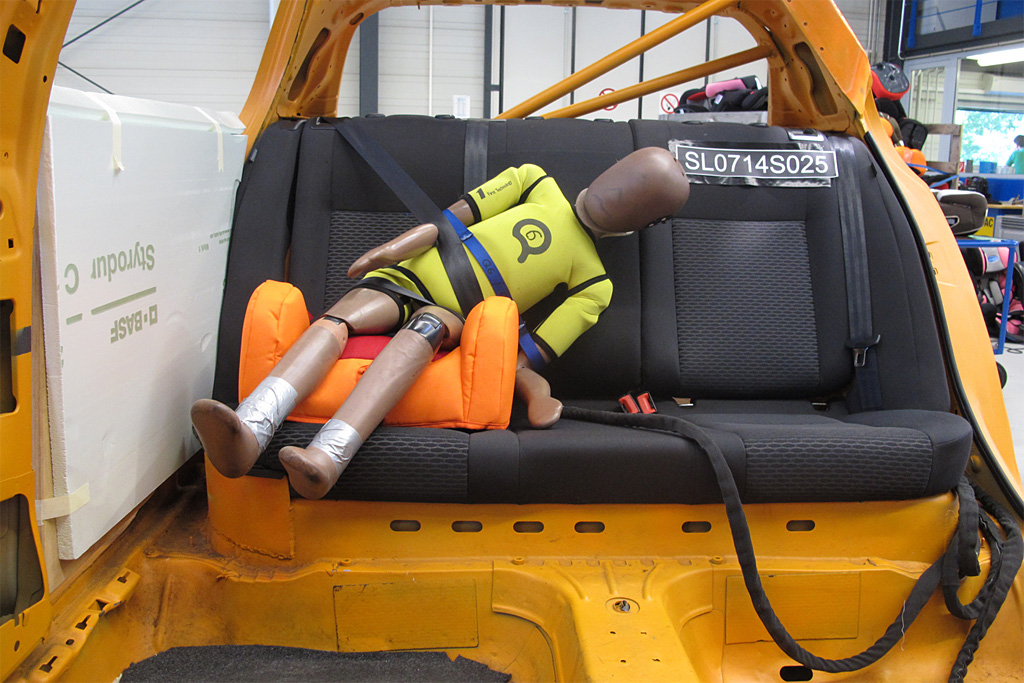 Motorsporten.dk - Trafik - Discount-autostole dumper på stribe i ny test